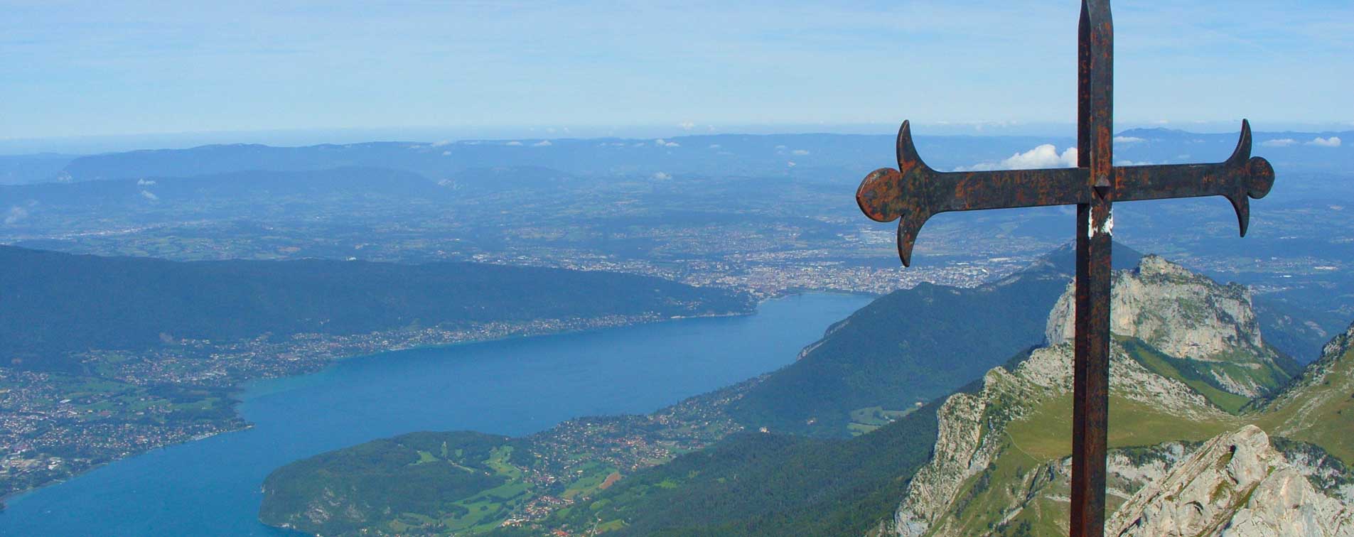 La Tournette Annecy: Wandeling naar de Col de la Tournette aan het meer ...